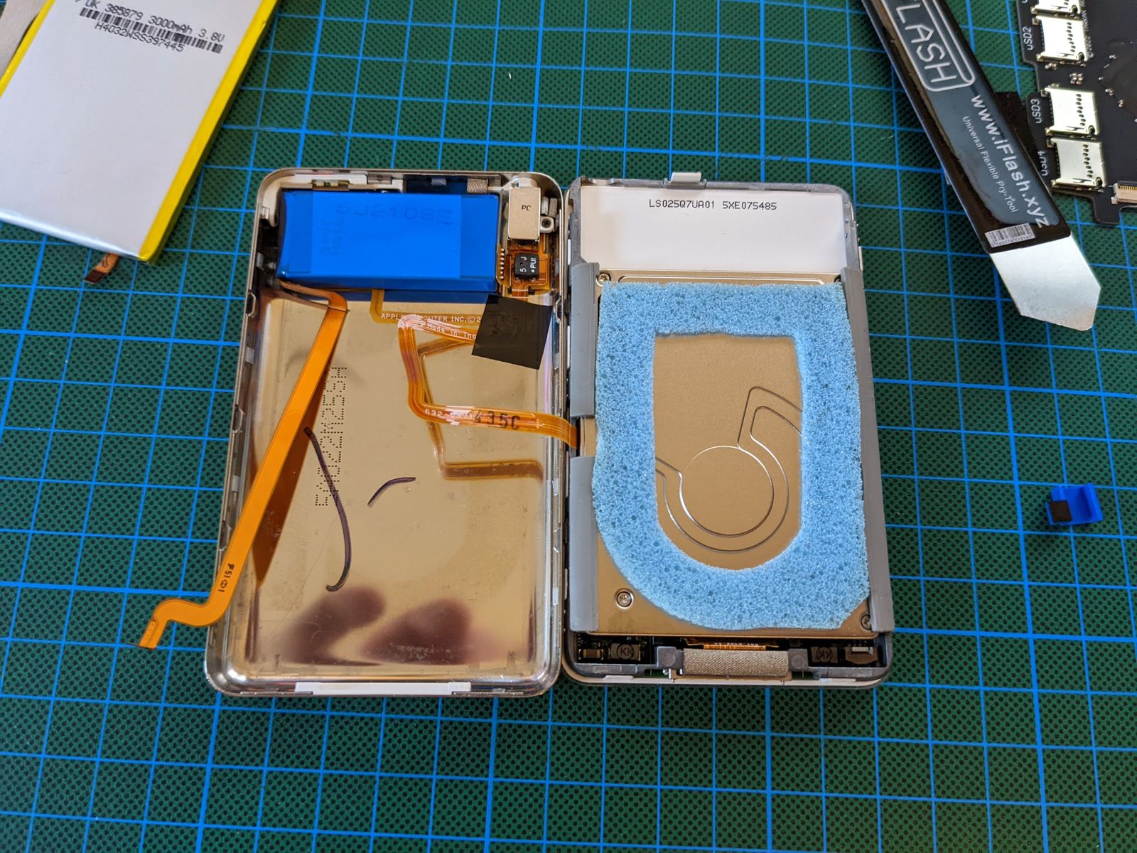 Modding an iPod Classic - 1 TB and bigger battery