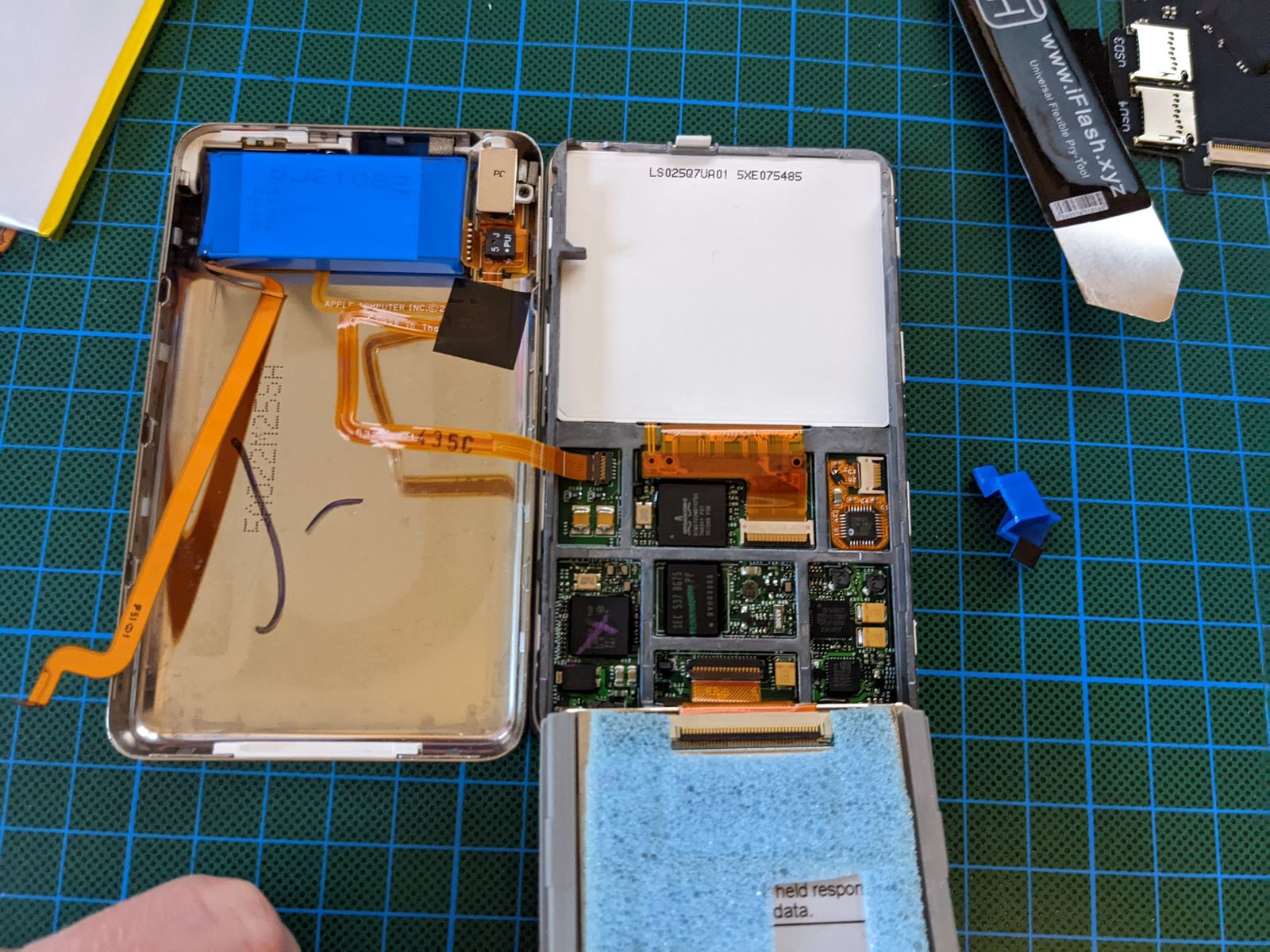 Modding an iPod Classic - 1 TB and bigger battery