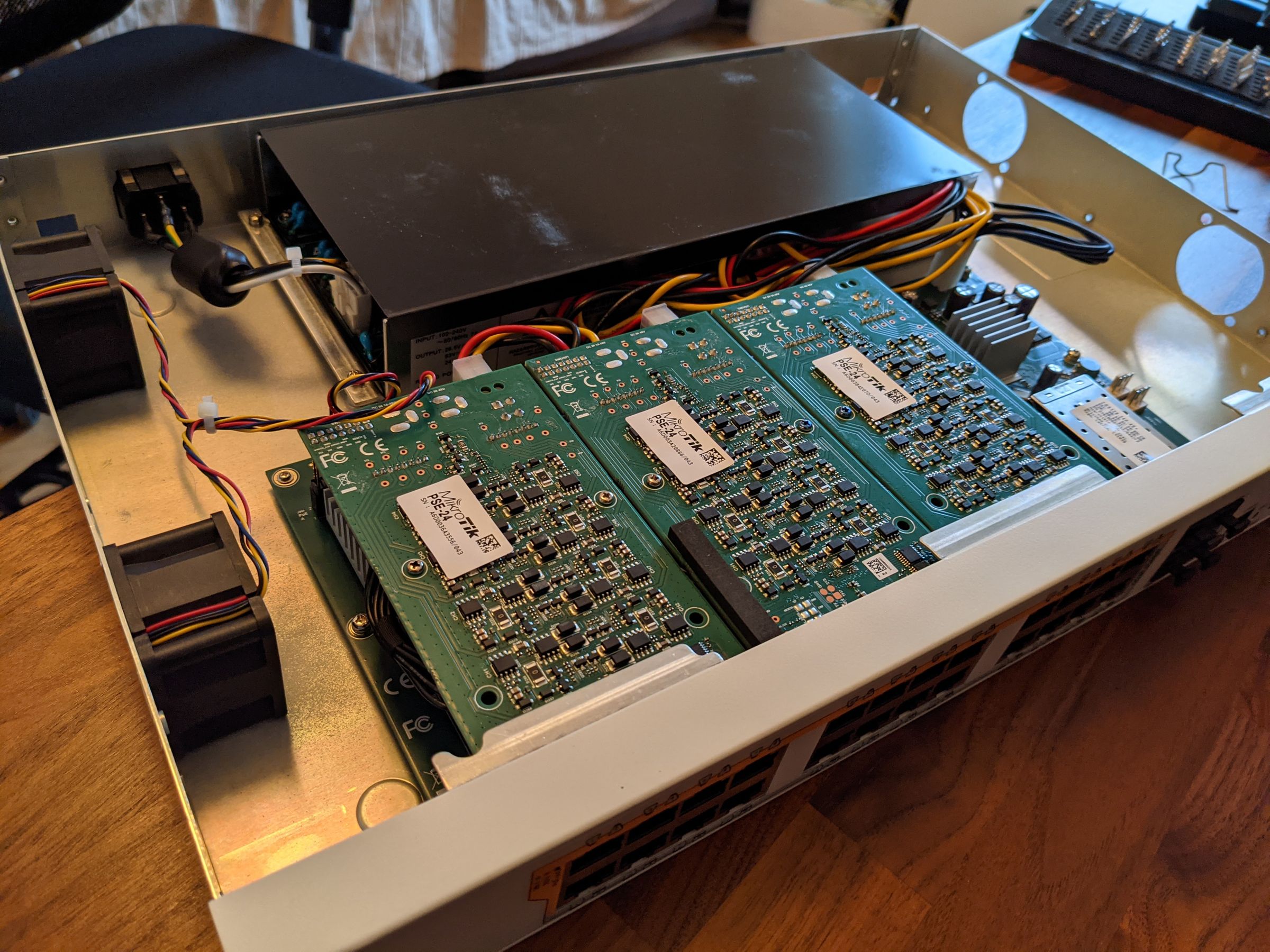 MikroTik CRS328-24P-4S+RM silent Fan Mod