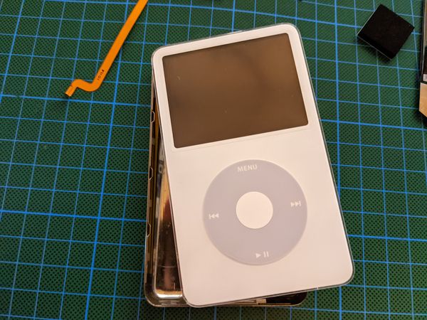 Modding an iPod Classic - 1 TB and bigger battery